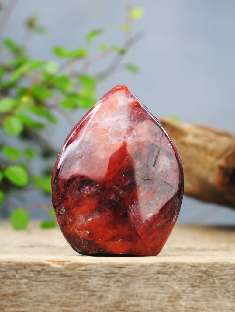 Hematoid quartz, Free form - Standing & Free form - Formed Stones ...