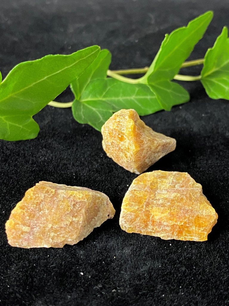 Cancrinite, Raw Piece - Rough stones - Tumbled & Raw Stones - Crystals ...